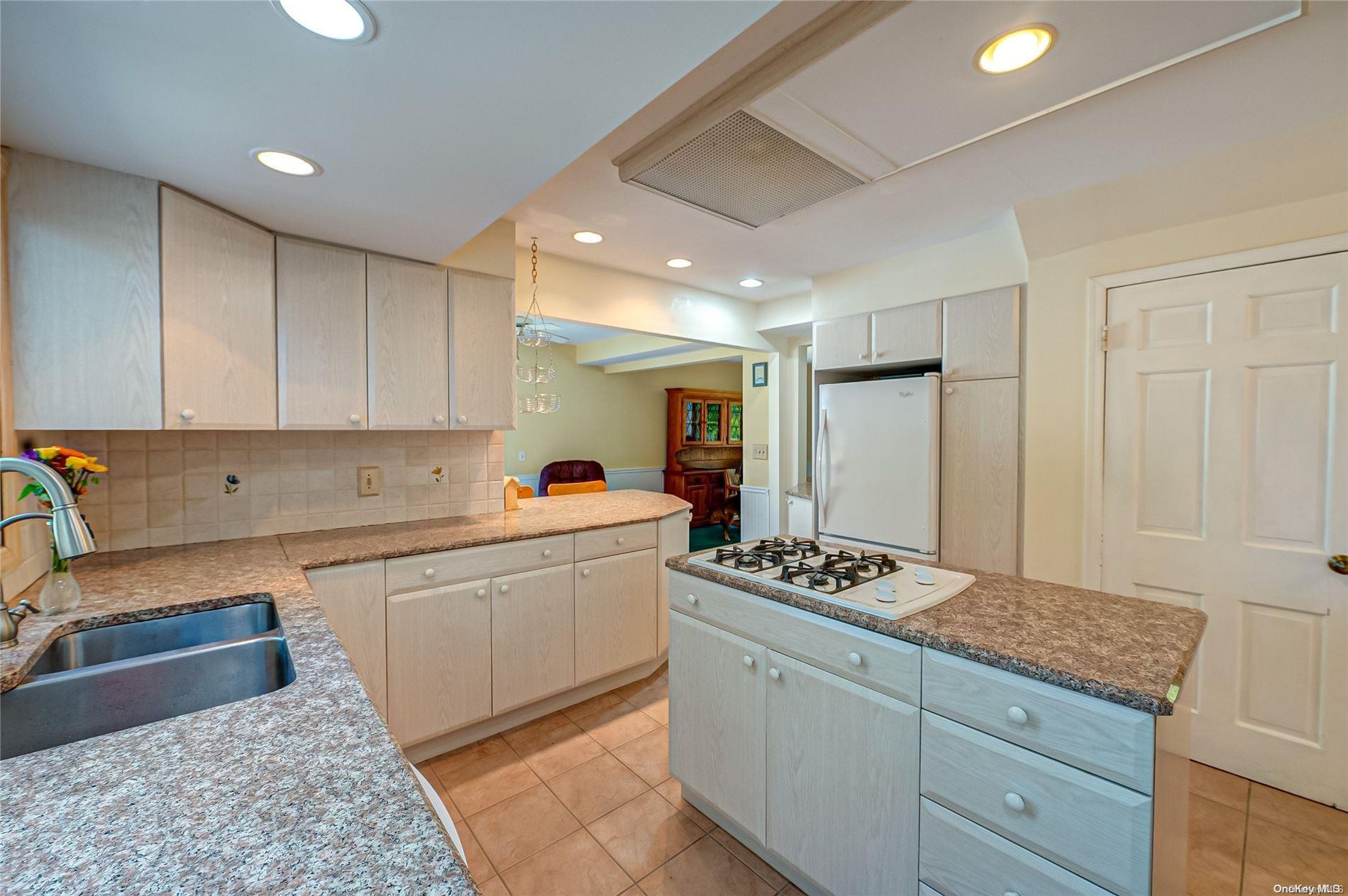 4 Greg Lane, East Northport, NY 11731 | MLS #L3582012