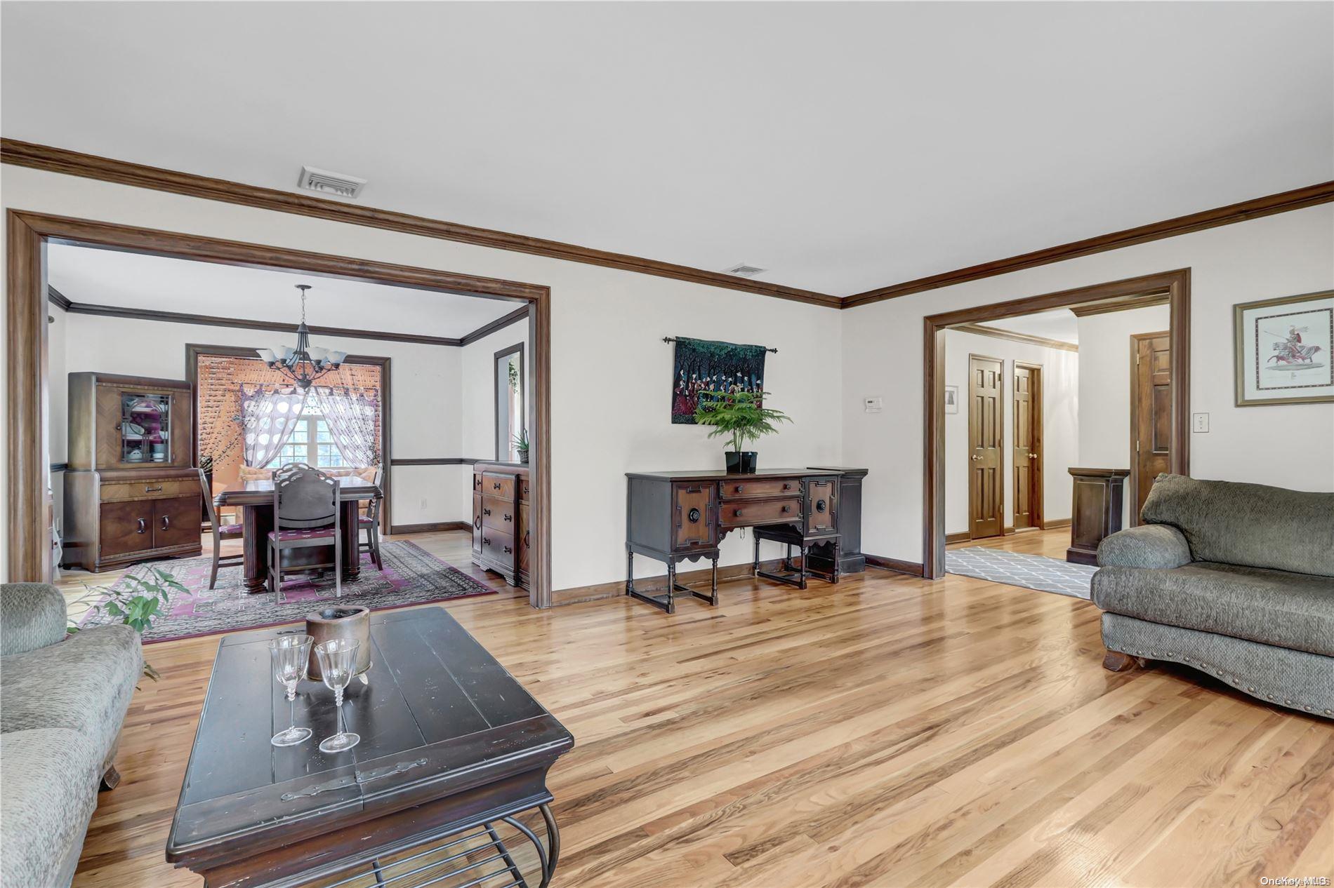 61 New Mill Road, Smithtown, NY 11787 | MLS #L3588638