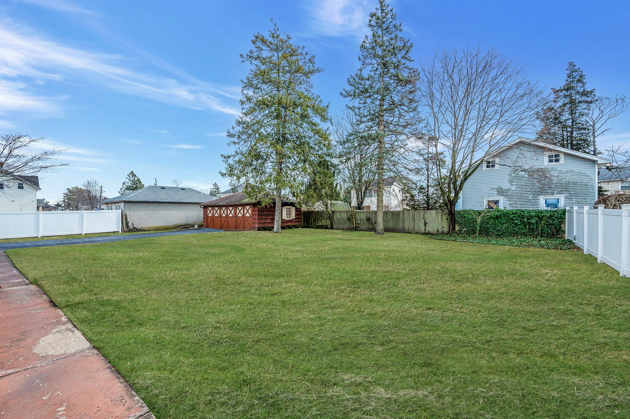 24 McKinley Street, Islip, NY 11751 | MLS #813110