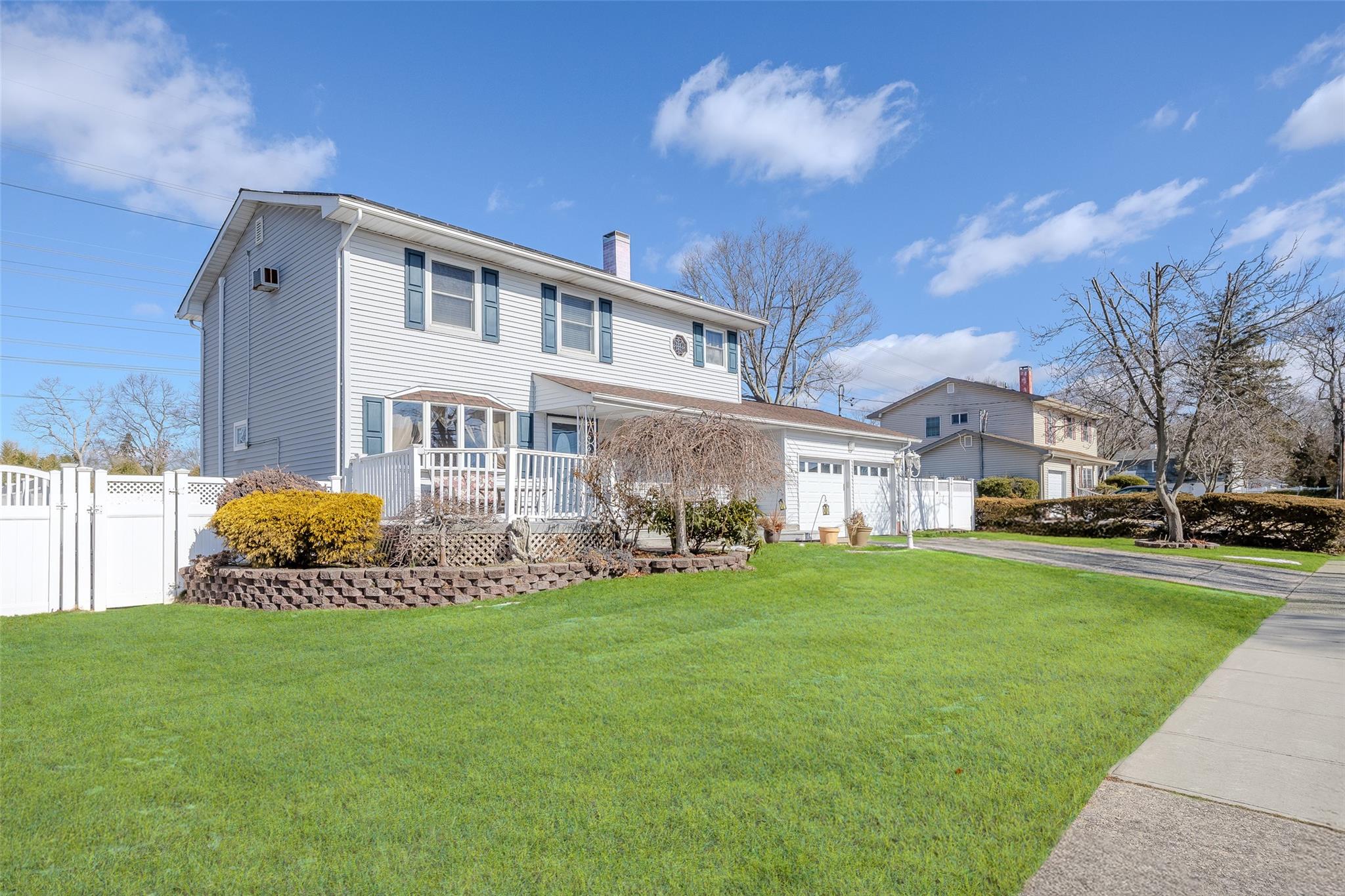 25 Coleridge Road, Holbrook, NY 11741 | MLS #825372