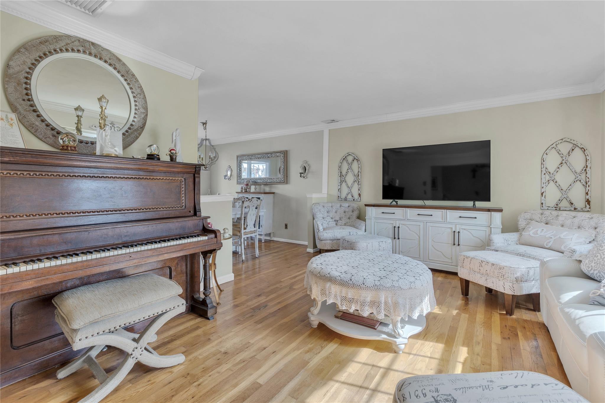 20 Perri Place, Dix Hills, NY 11746 | MLS #835048