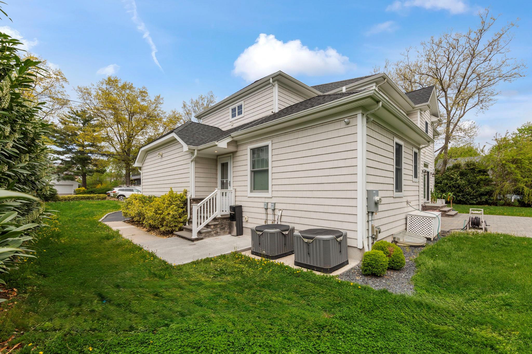 375 I U Willets Road, Roslyn Heights, NY 11577 | MLS #851605