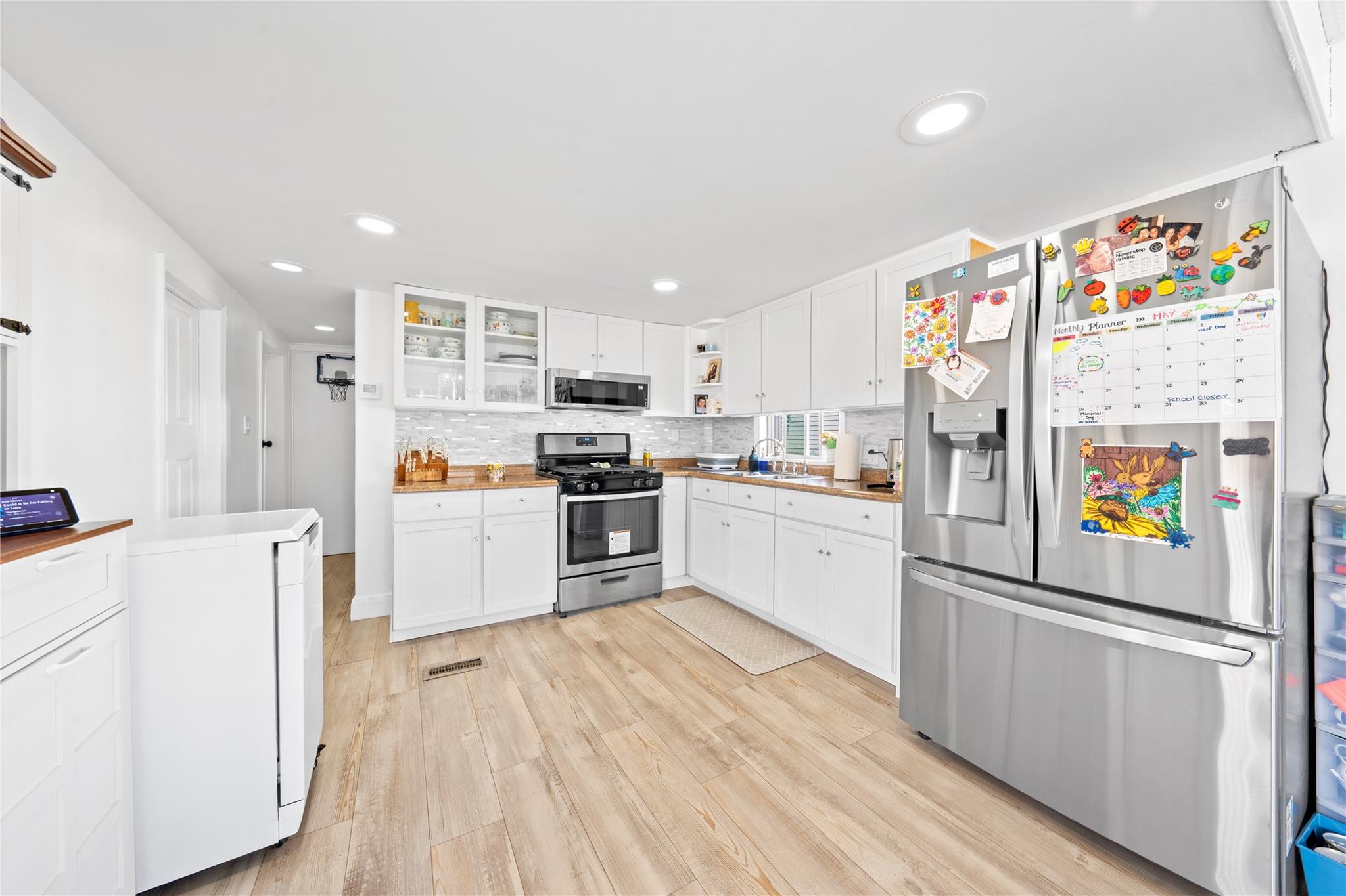 64 Lincoln Avenue, Holbrook, NY 11741 | MLS #857961