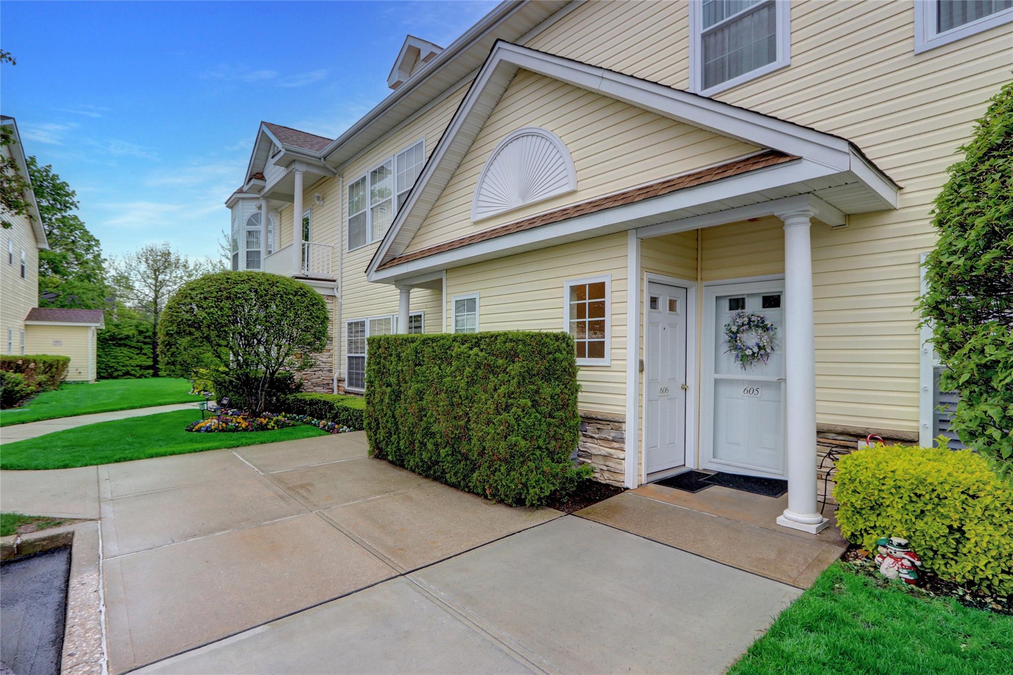 606 Narragansett Villas Drive # 606, Lindenhurst, NY 11757 | MLS #858116