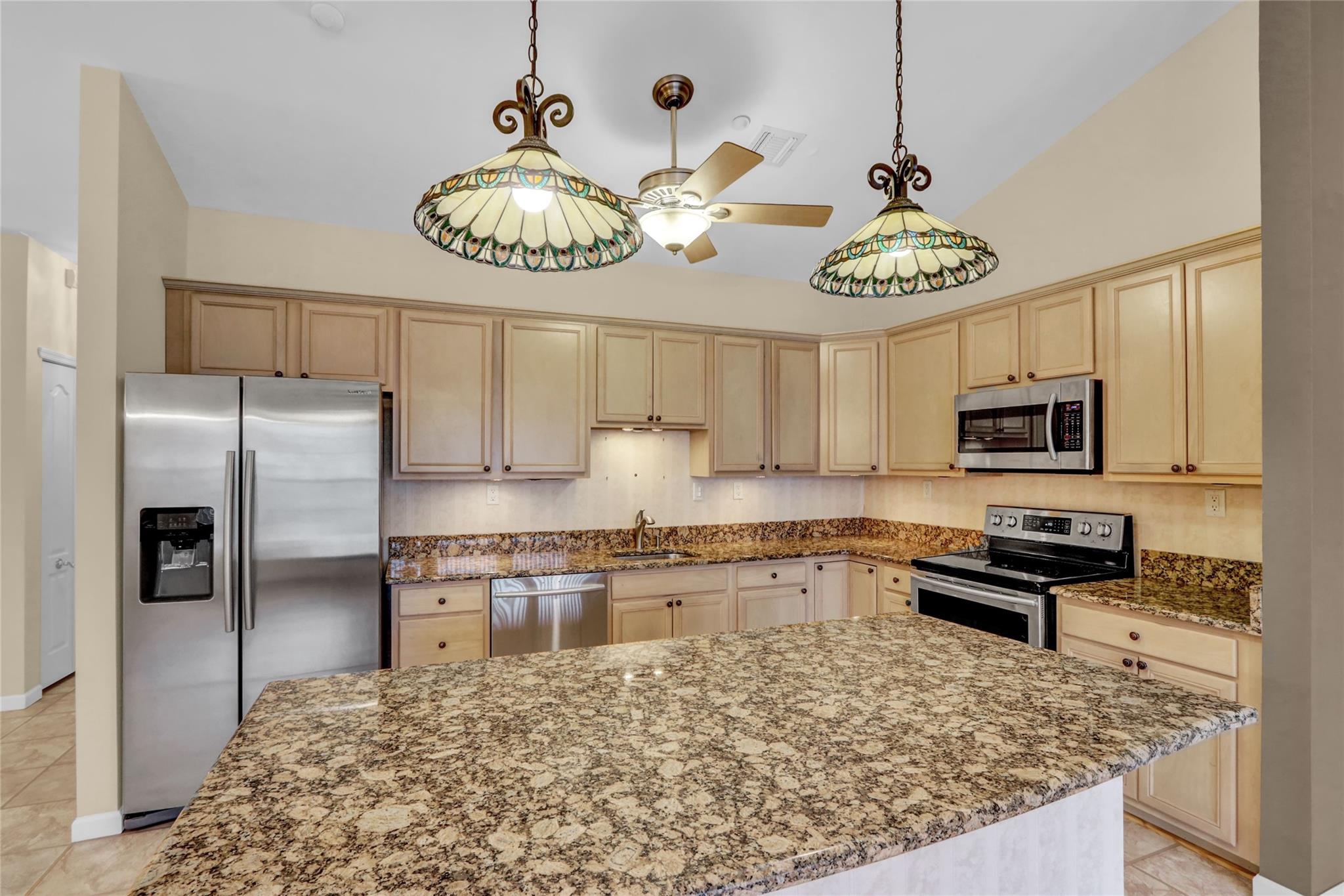 606 Narragansett Villas Drive # 606, Lindenhurst, NY 11757 | MLS #858116