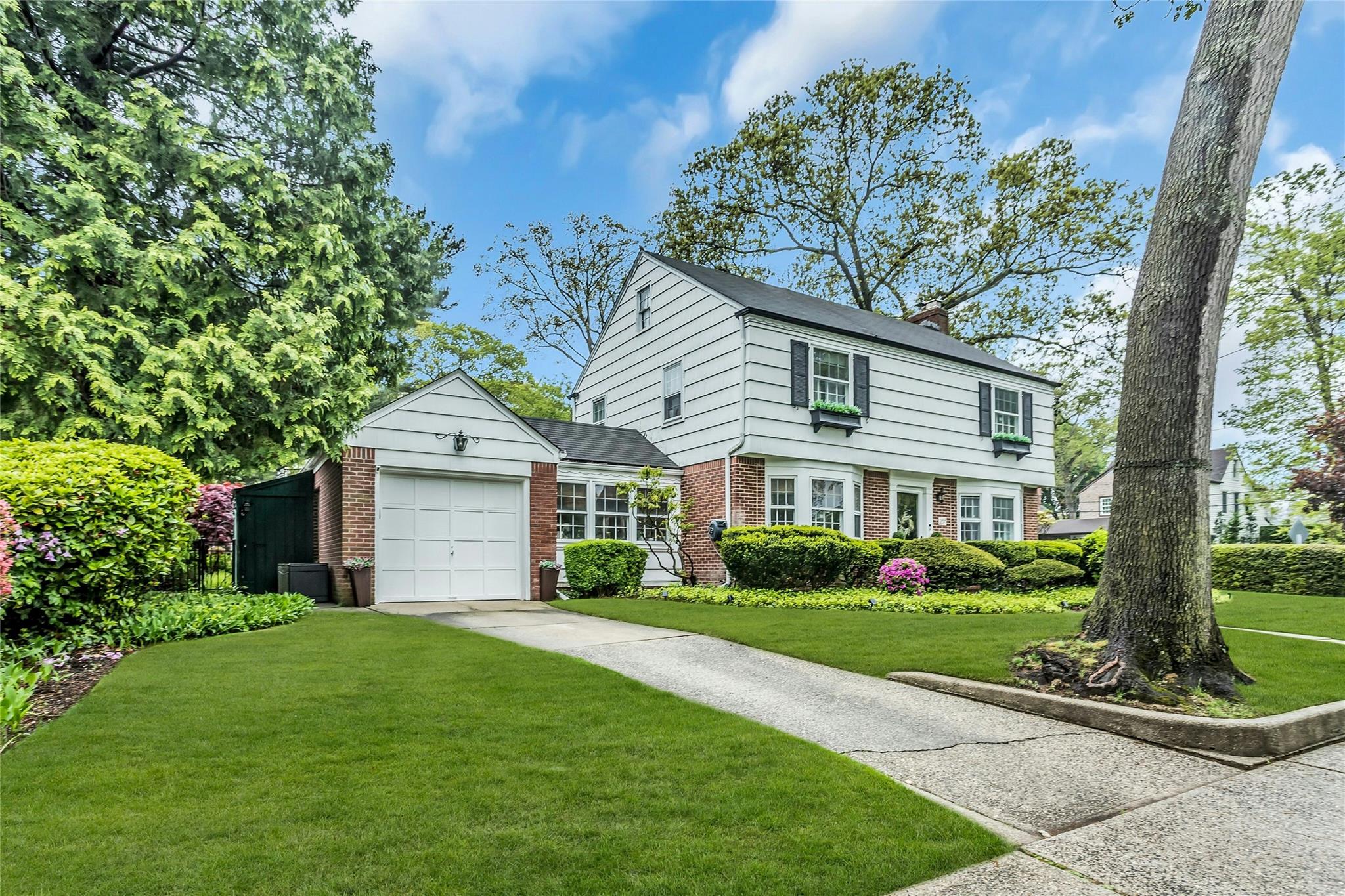 257 Hewlett Avenue, Merrick, NY 11566 | MLS #858276