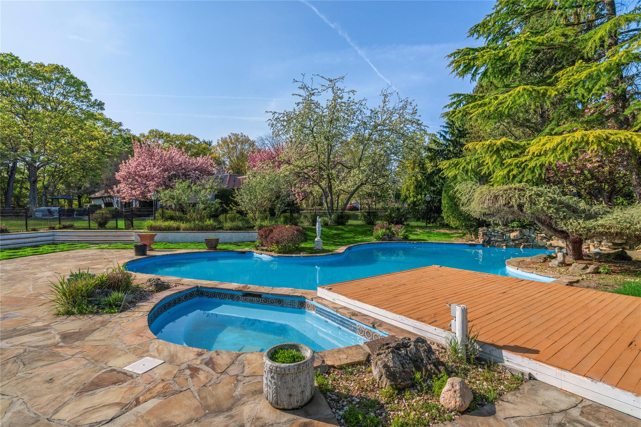 8 Trusdale Drive, Old Westbury, NY 11568 | MLS #858832