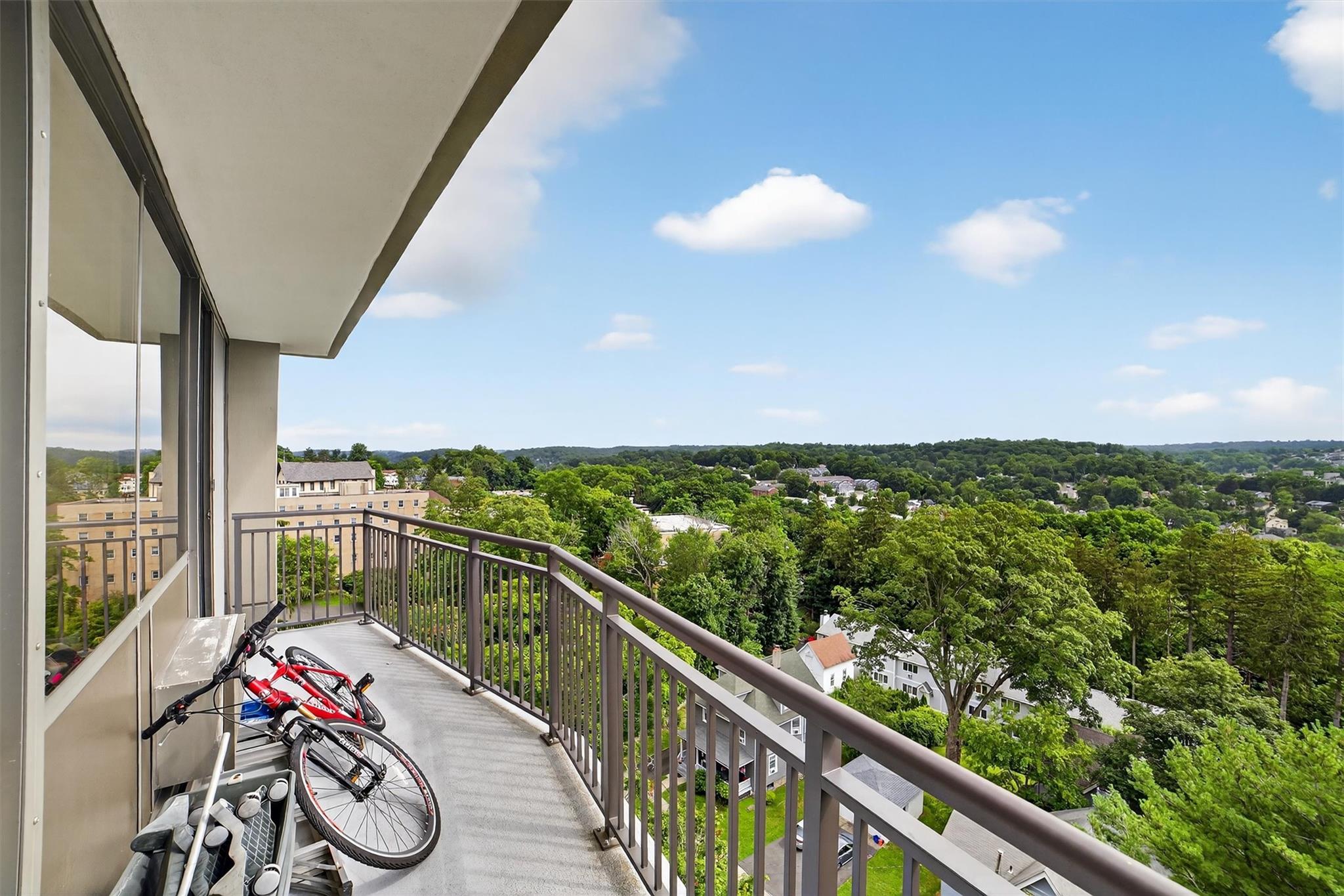 15 Stewart Place # 12J, White Plains, NY 10603 | MLS #861334