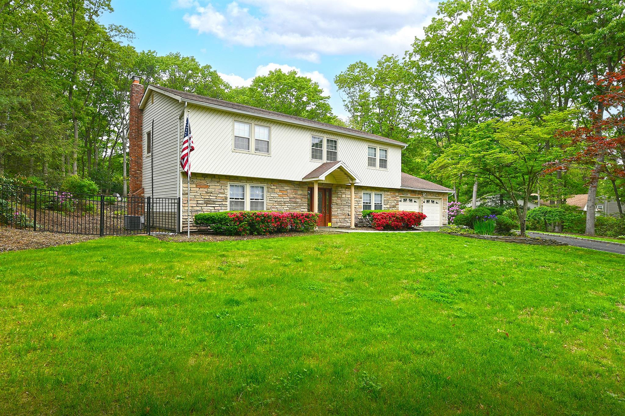 112 Stonehurst Lane, Dix Hills, NY 11746 | MLS #863606