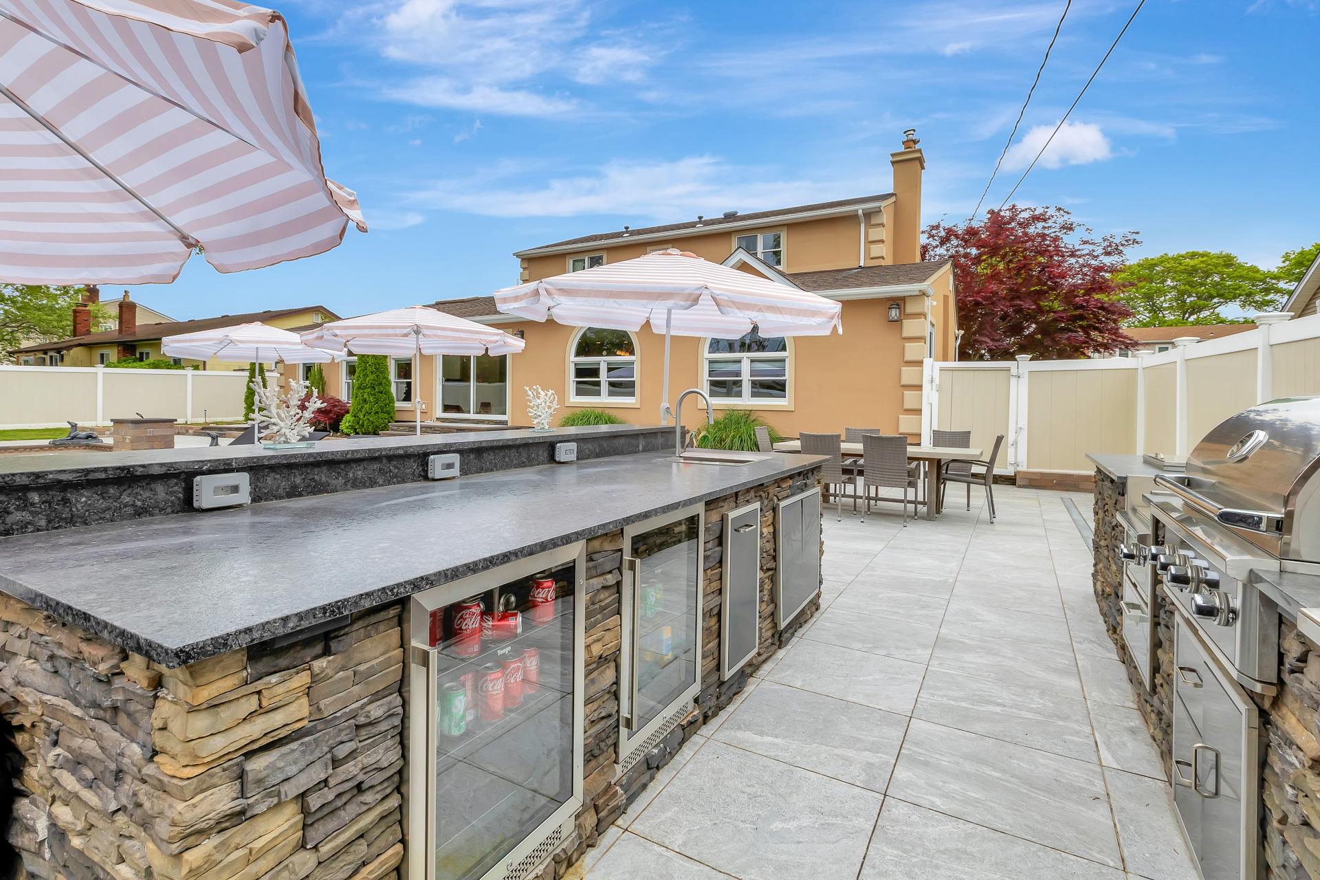 274 Perimeter St, Holbrook, NY 11741 | MLS #864108