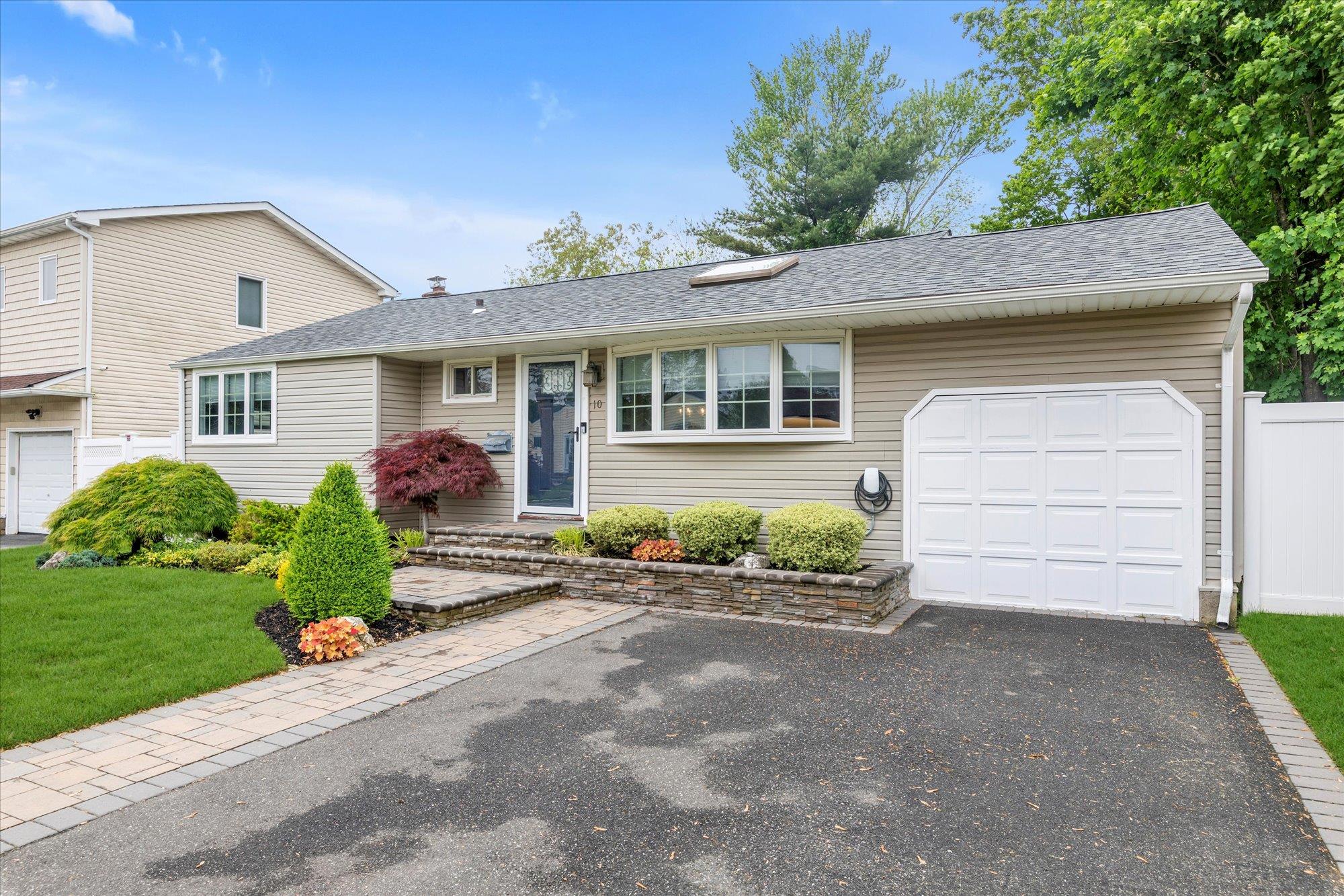 10 Park Drive, Old Bethpage, NY 11804 | MLS #866739