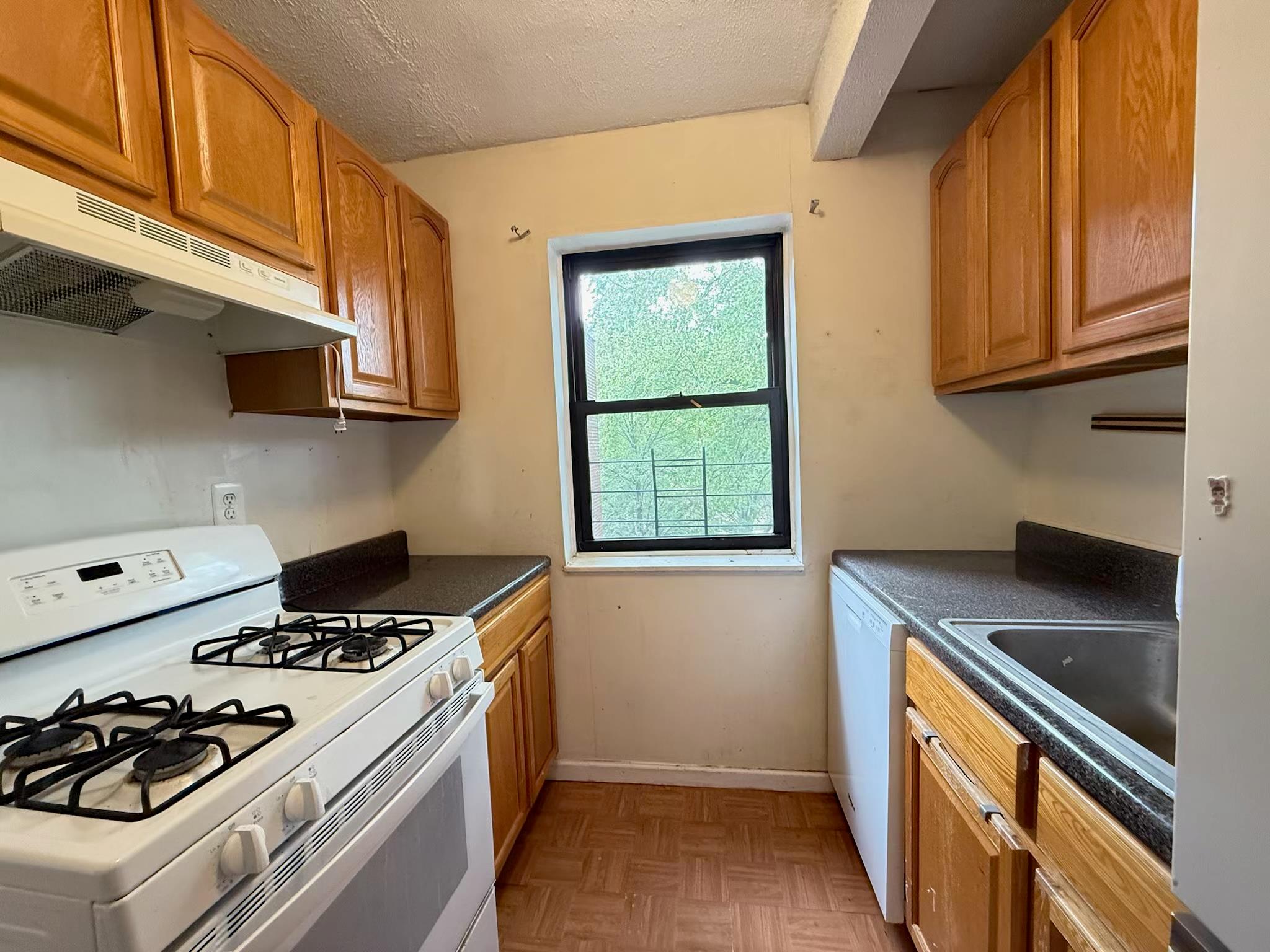 46-26 215th place # 3A, Bayside, NY 11361 | MLS #868960