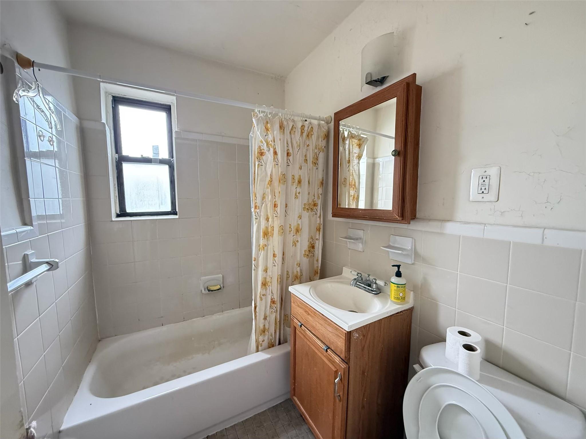 46-26 215th place # 3A, Bayside, NY 11361 | MLS #868960