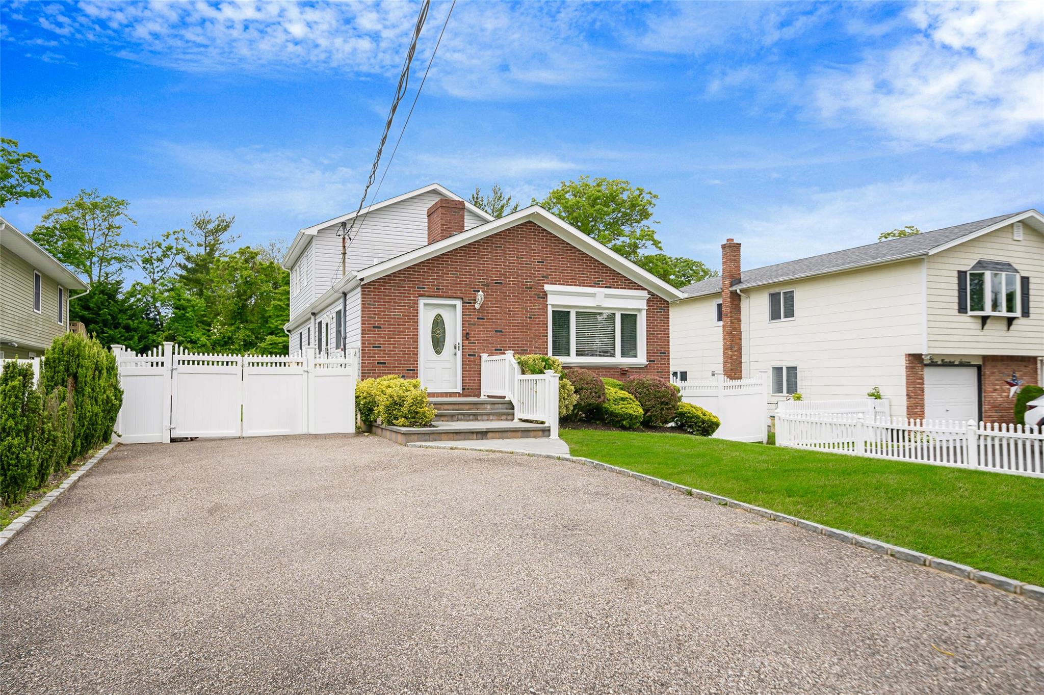 320 Vanderbilt Boulevard, Oakdale, NY 11769 | MLS #873394