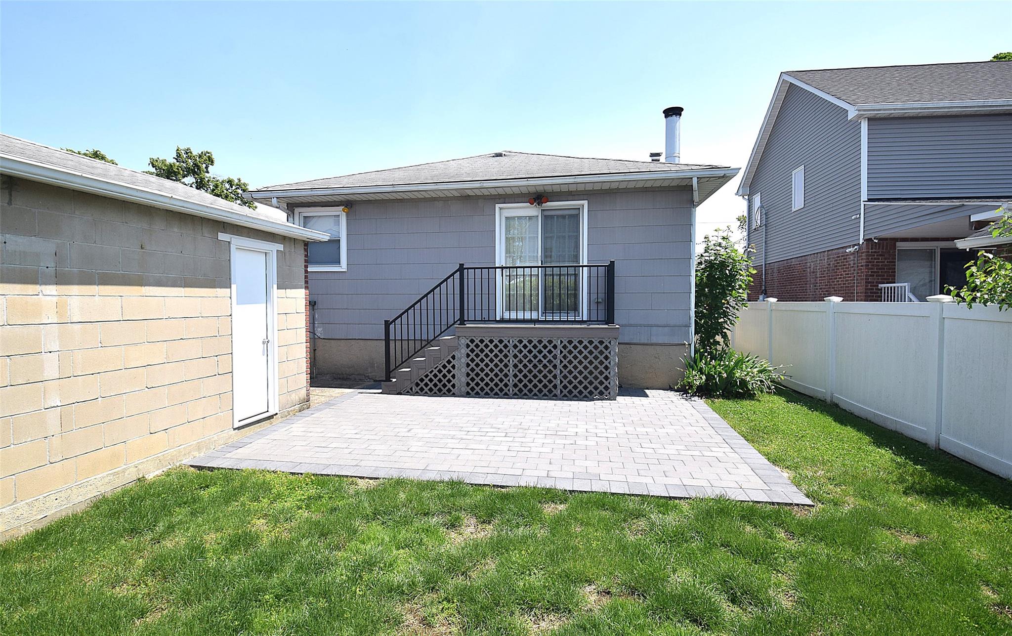 205 White Road, Mineola, NY 11501 | MLS #873403