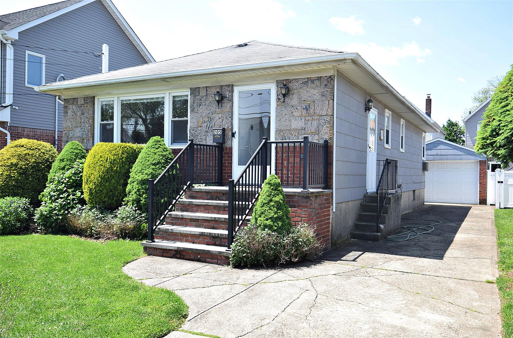 205 White Road, Mineola, NY 11501 | MLS #873403