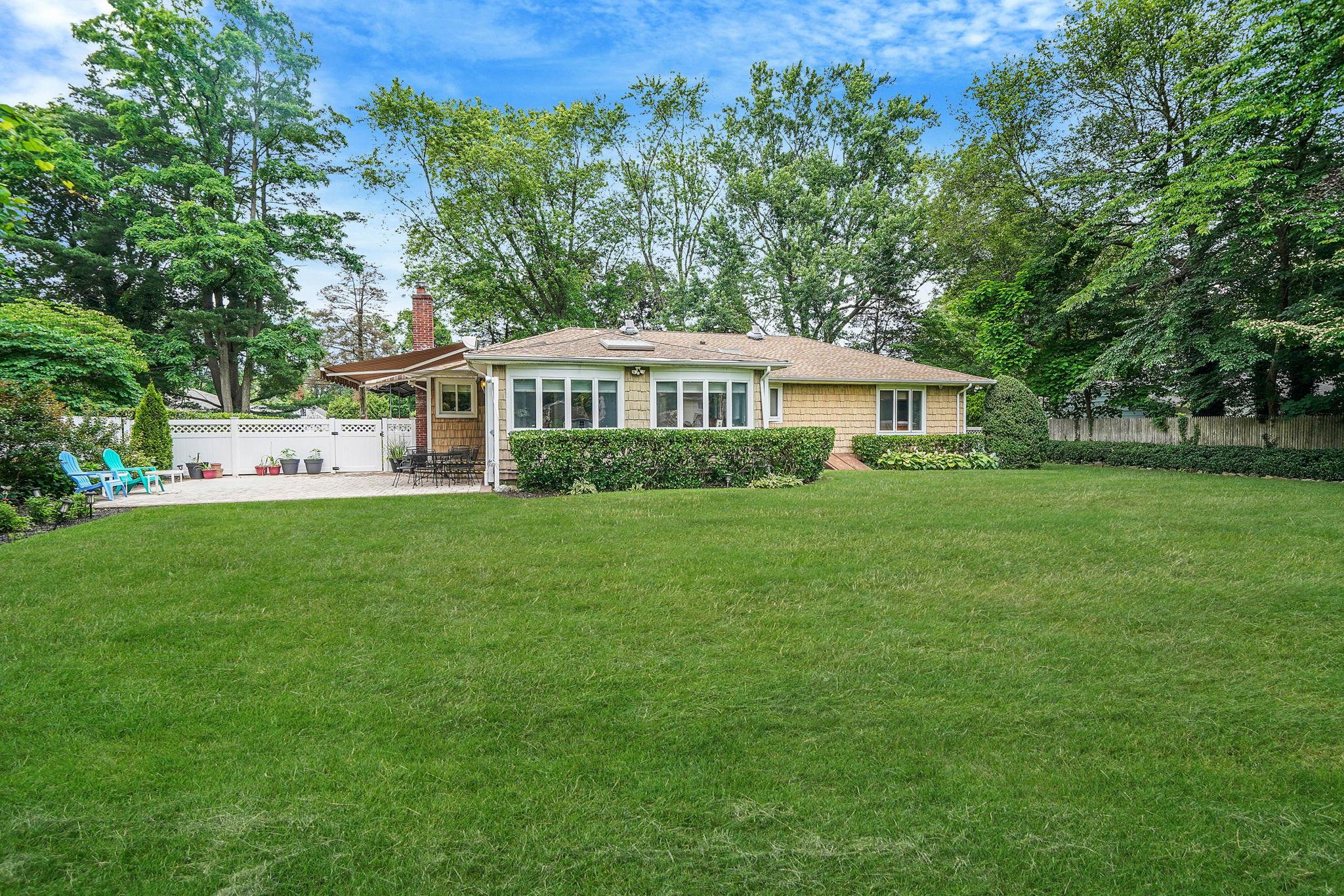 2 Clearbrook Drive, Smithtown, NY 11787 | MLS #881919