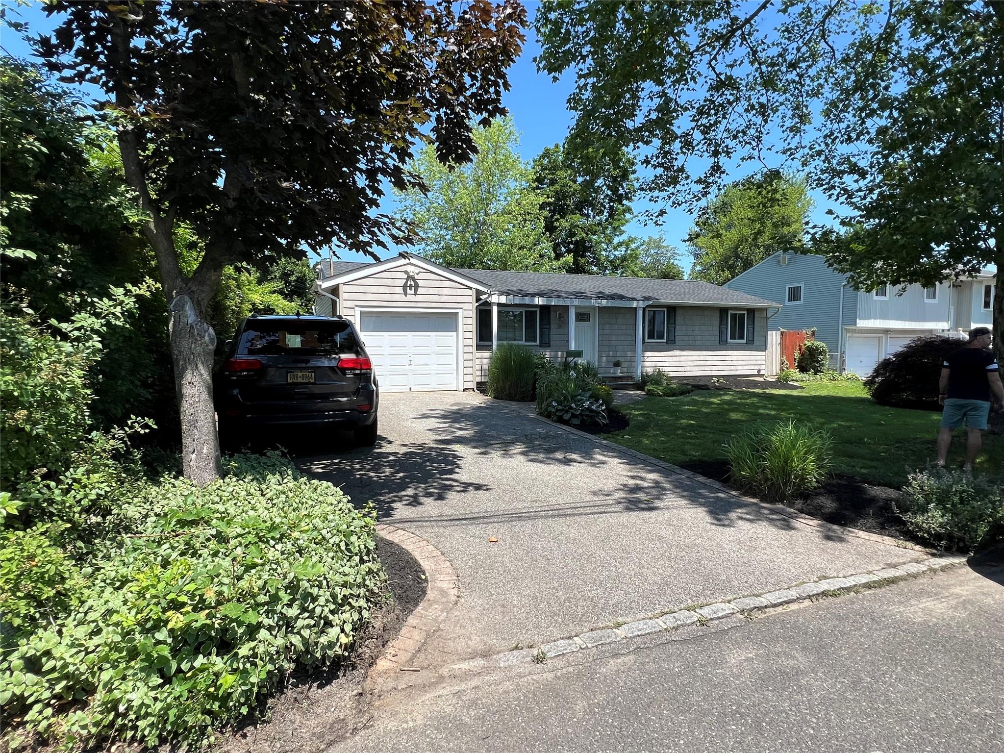 28 Lenox Avenue, Central Islip, NY 11722 | MLS #882184