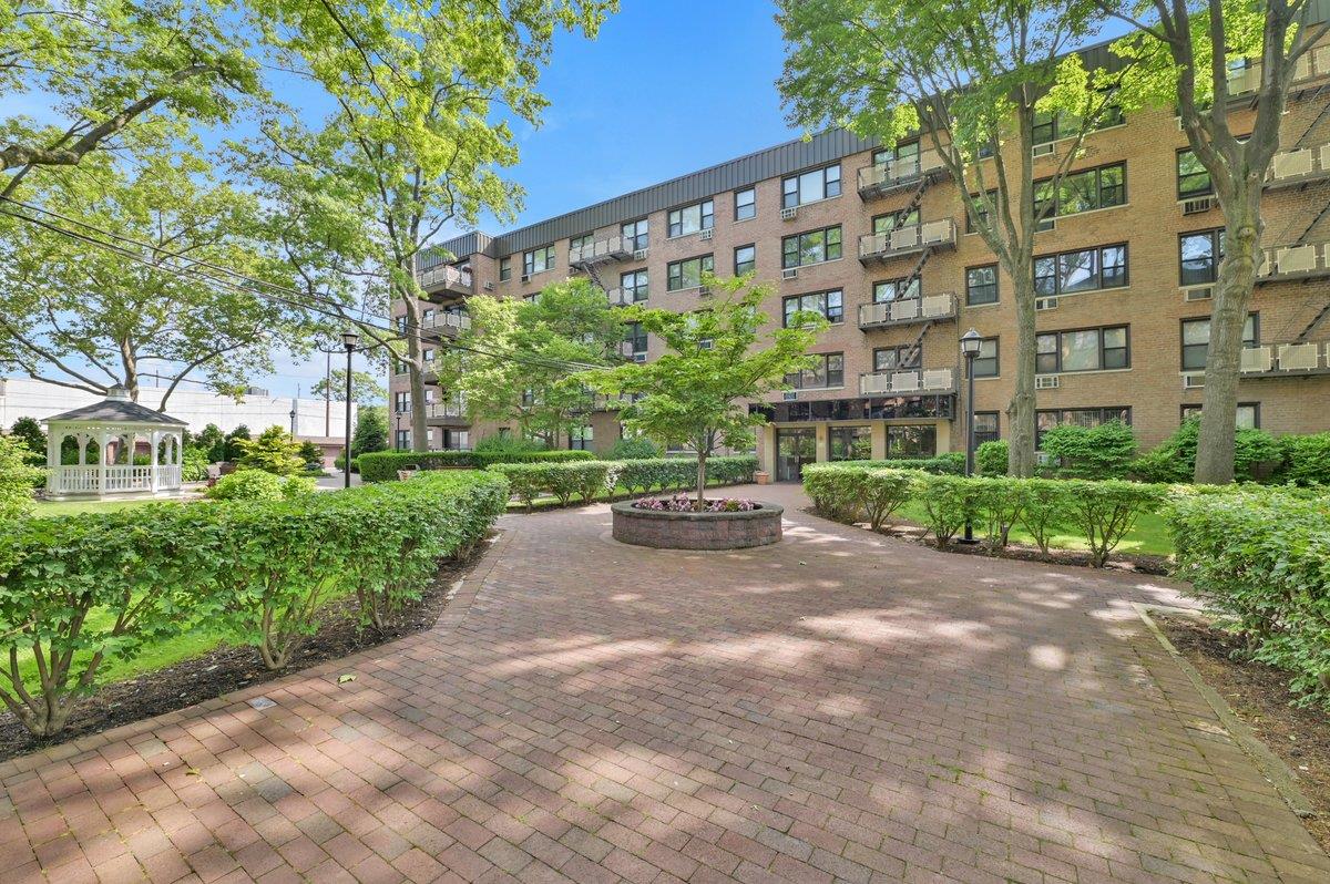 6 Birchwood Court # 4G, Mineola, NY 11501 | MLS #885367