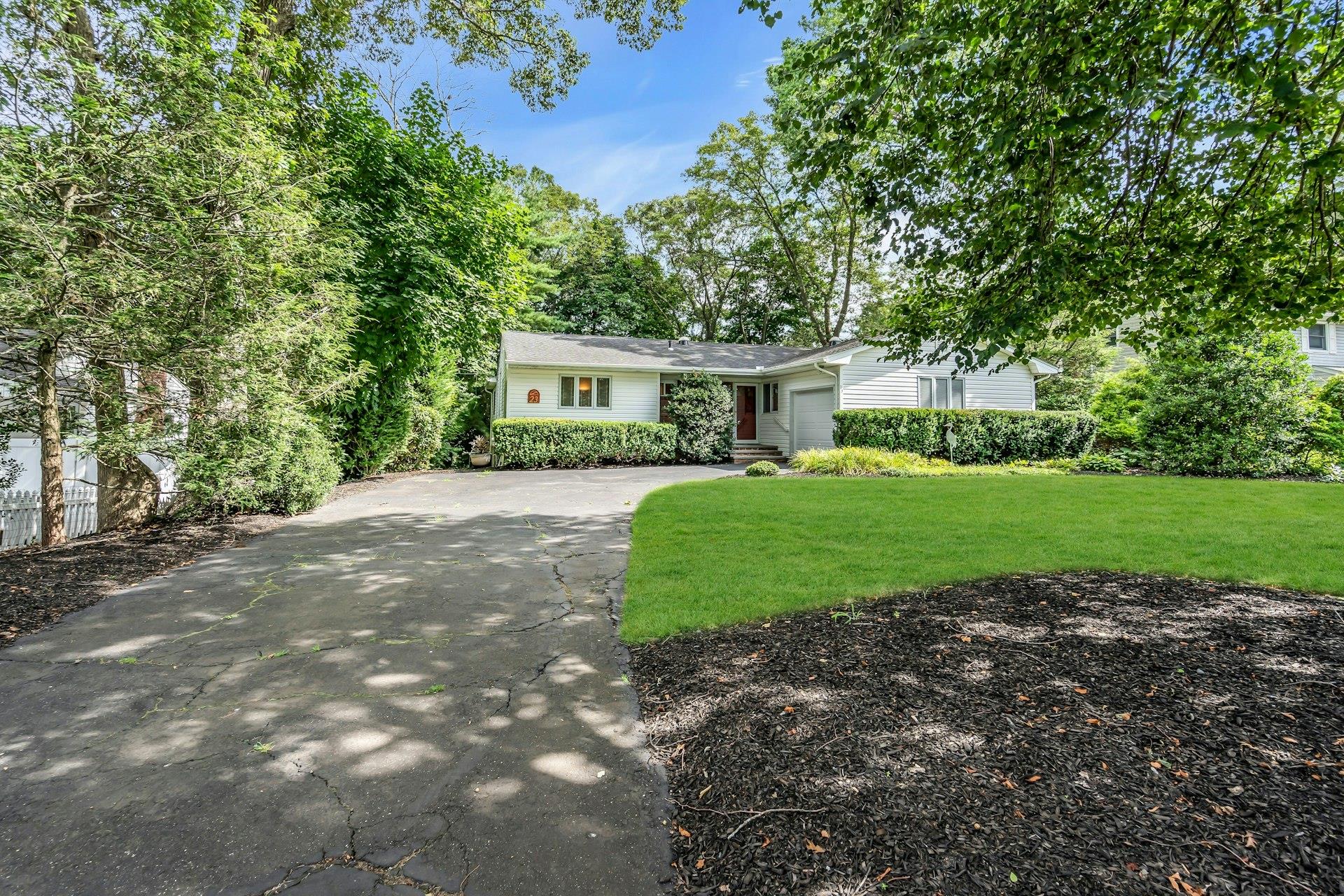 23 Gull Drive, Hauppauge, NY 11788 | MLS #891113