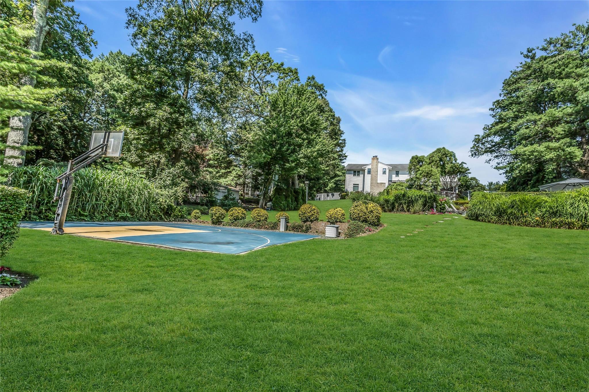 19 Susan Lane, Dix Hills, NY 11746 | MLS #892311