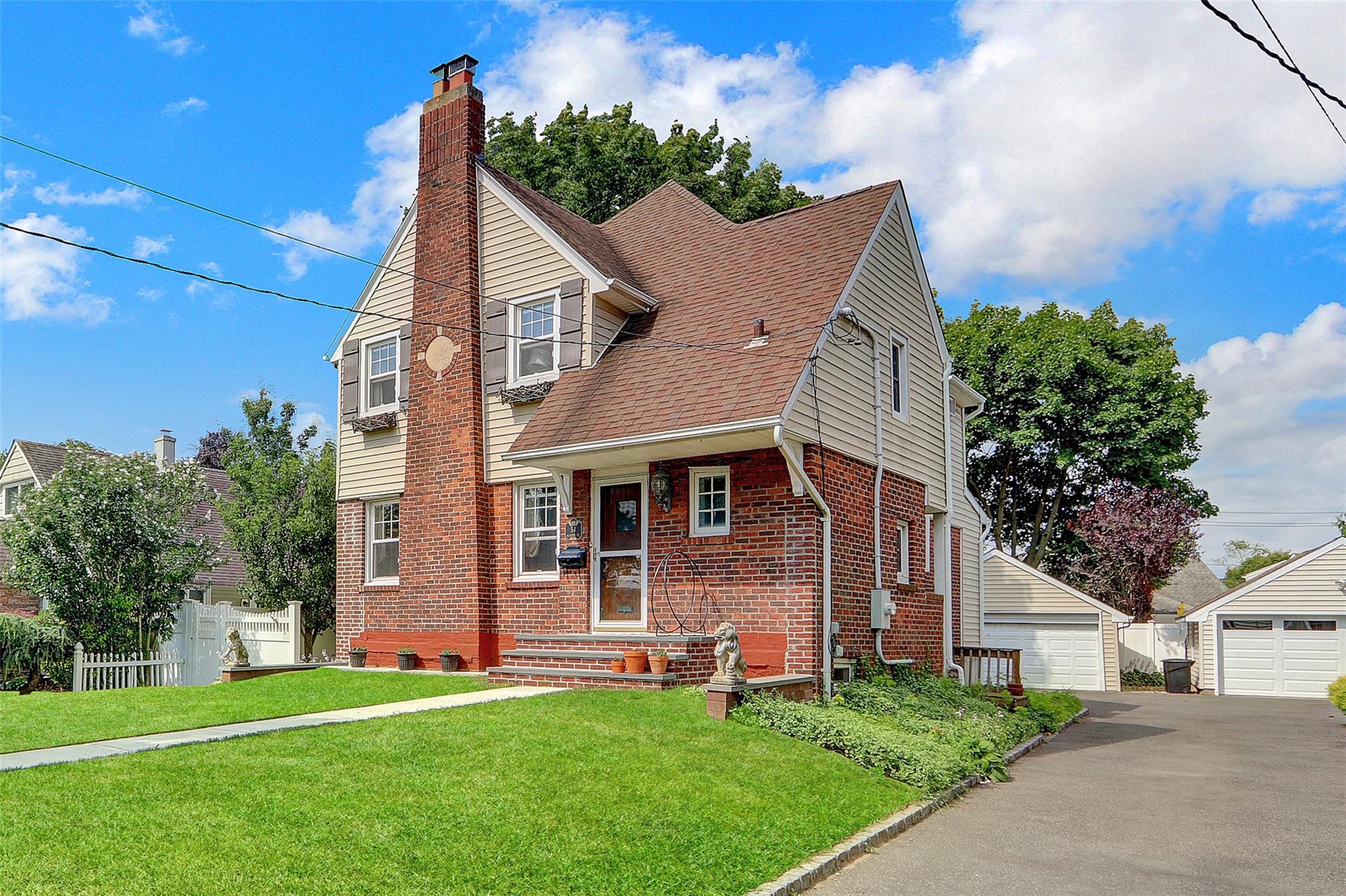 54 Beverly Road, Merrick, NY 11566 | MLS #895795