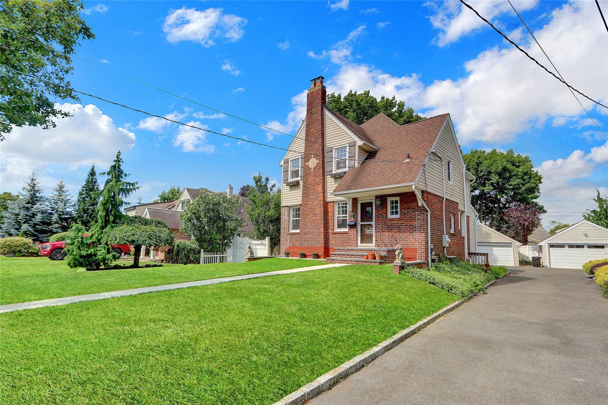 54 Beverly Road, Merrick, NY 11566 | MLS #895795