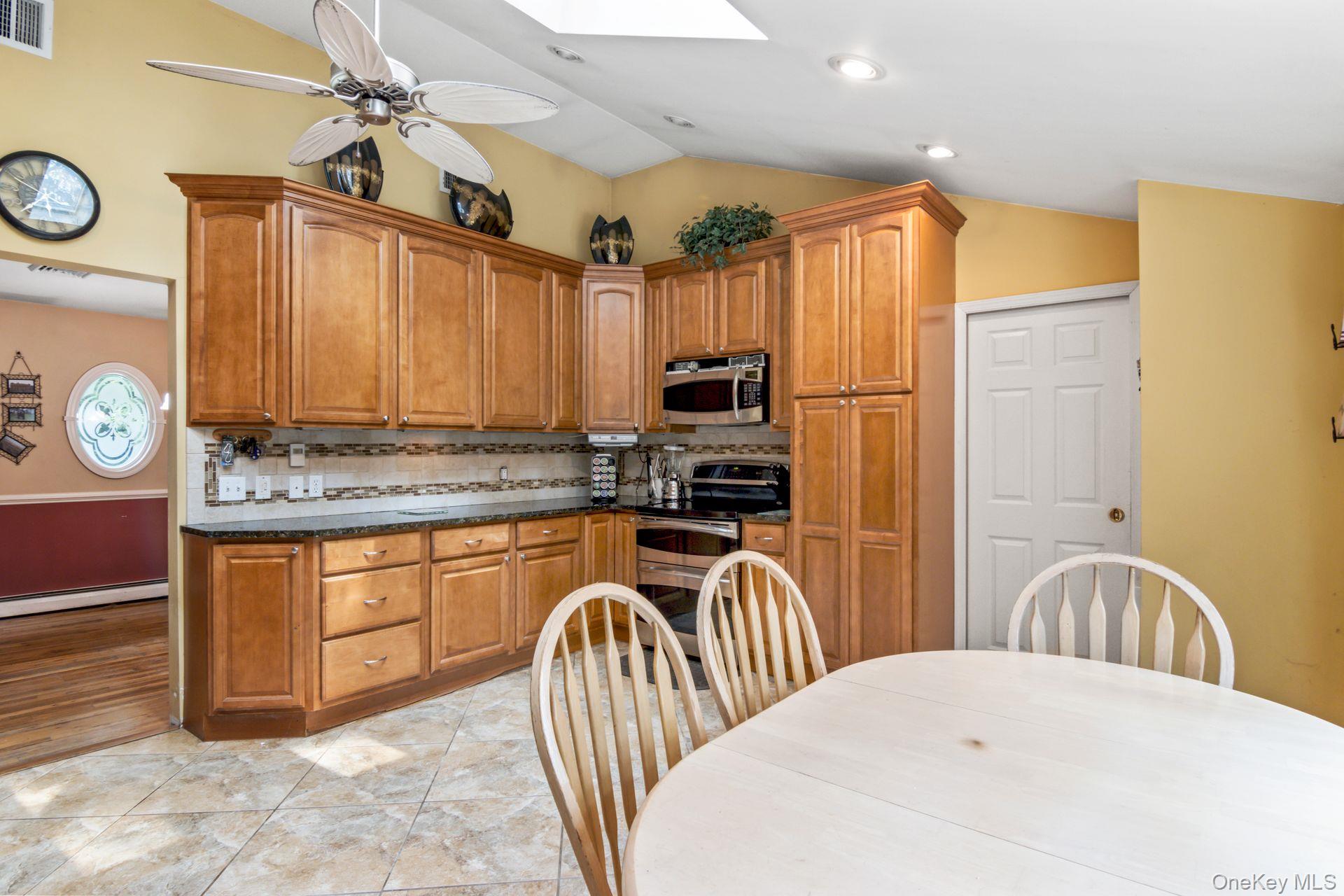 4 Berry Lane, Miller Place, NY 11764 | MLS #898595