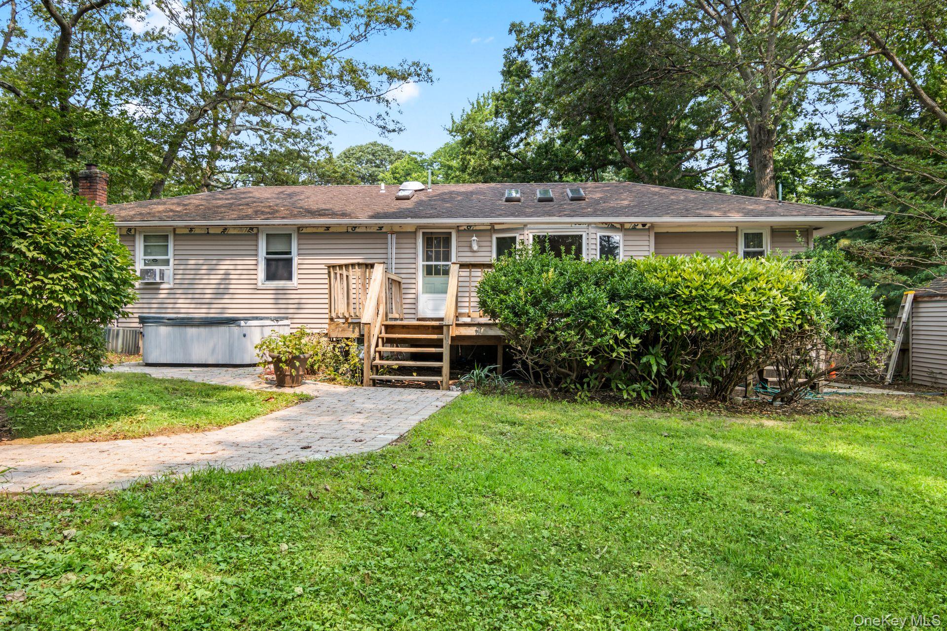 4 Berry Lane, Miller Place, NY 11764 | MLS #898595
