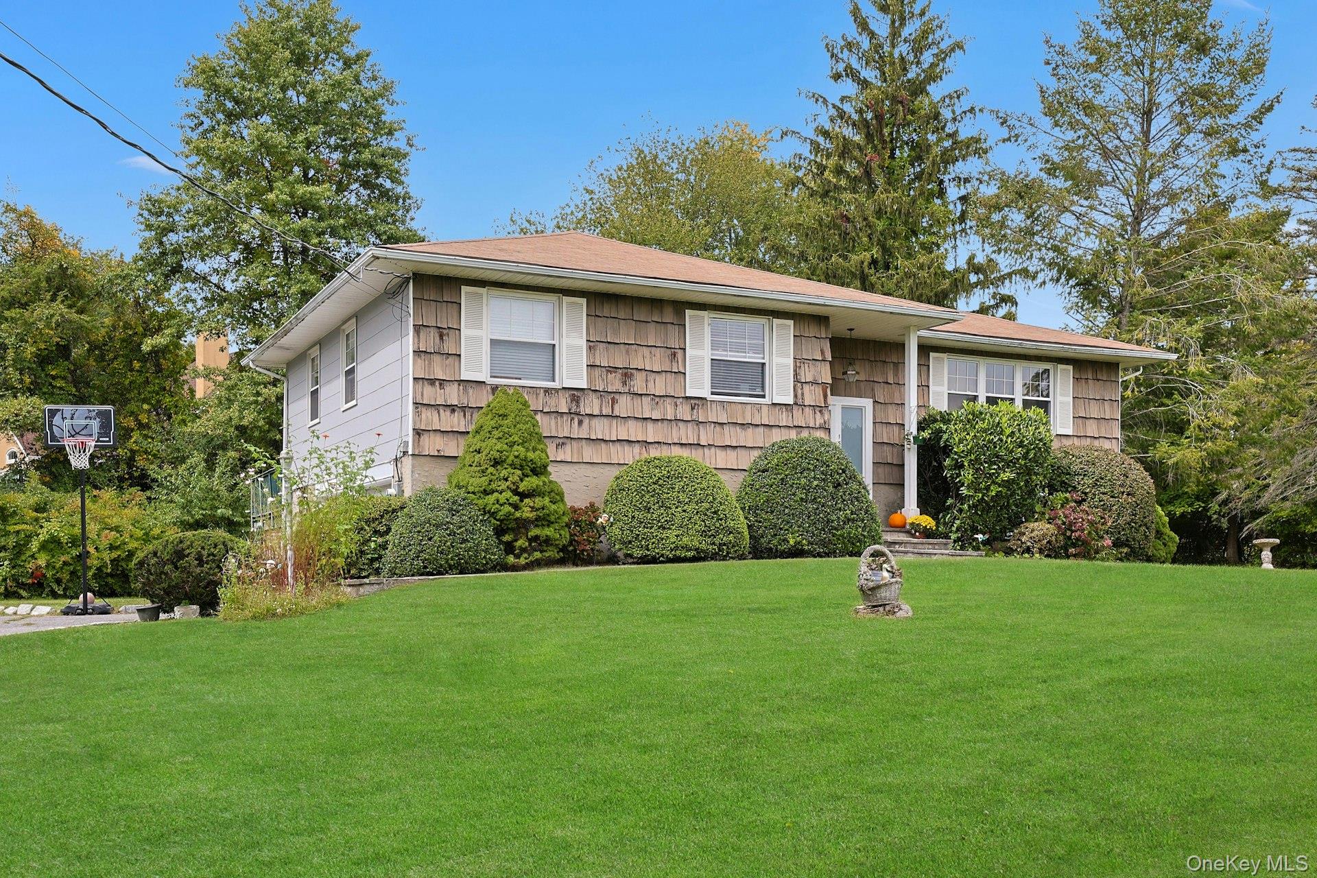 15 Reeback Drive, Valhalla, NY 10595 | MLS #914963