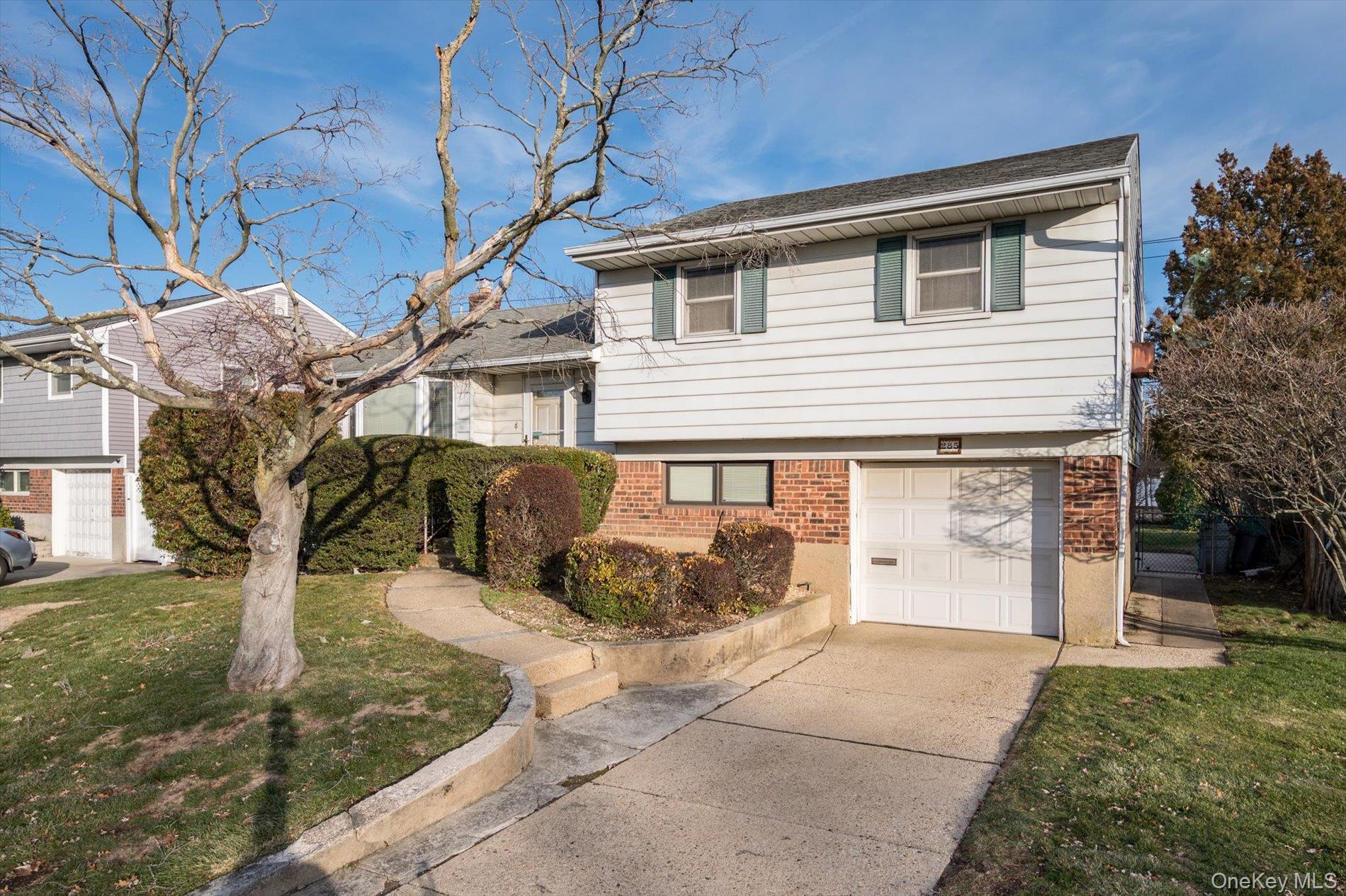 285 Southwood Circle, Syosset, NY 11791 | MLS #945889