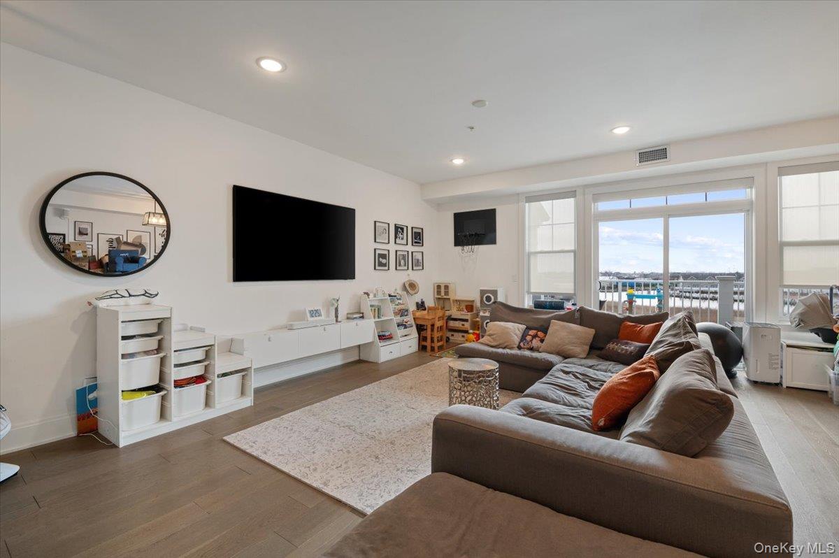 422 Marina Pointe Drive # 422, East Rockaway, NY 11518 | MLS #951224