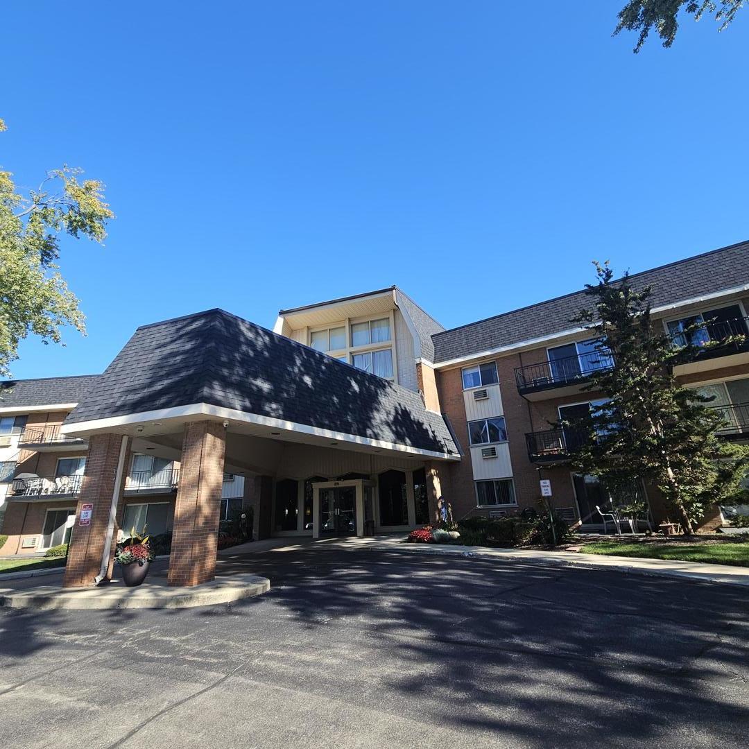 1198 Royal Glen Drive #312B, Glen Ellyn, IL 60137 | MLS #MRD12503373