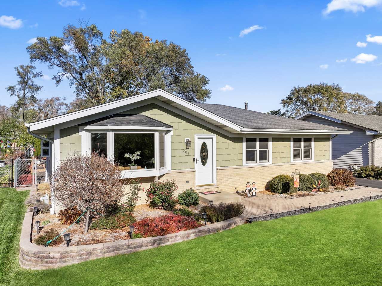 281 E Wrightwood Avenue, Elmhurst, IL 60126 | MLS #MRD12514642