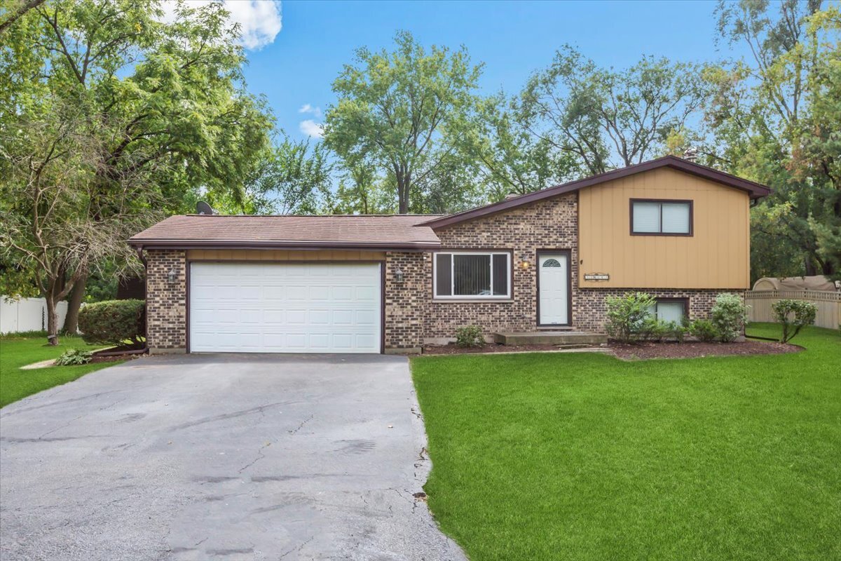 33W067 Bonnie Street, St. Charles, IL 60174 | MLS #MRD12536643