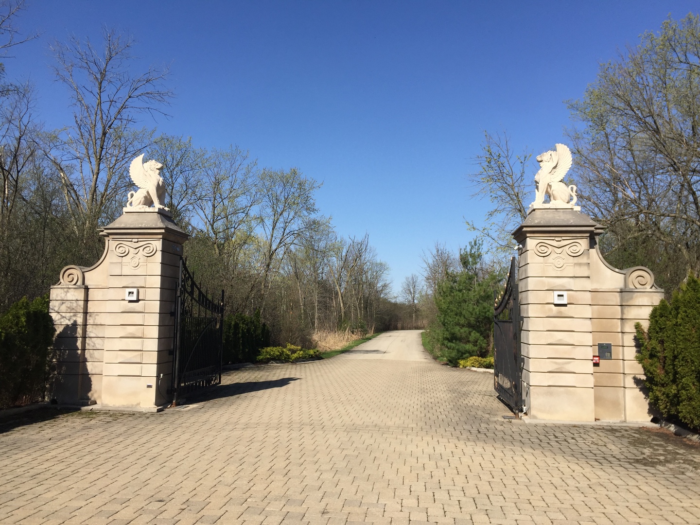 2 Alexandra Drive, Mettawa, IL 60048 | MLS #MRD12551369